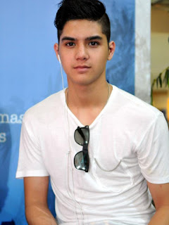 Video Gay Gratis: Koleksi video gay lokal, barat, Thailand, dan Jepang