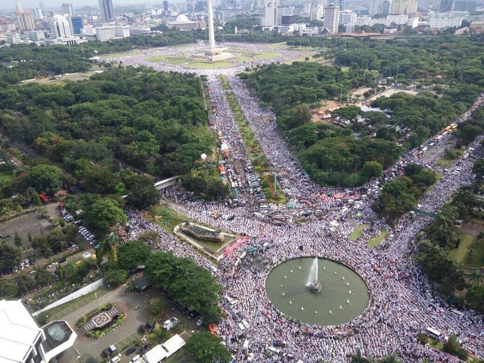 Berita Militer di Dunia: Foto DEMO 212 di Jakarta