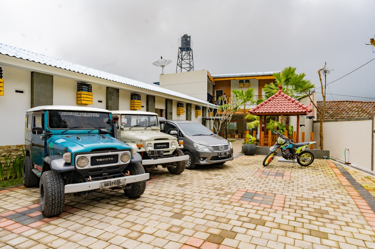 FREDELIA HOMESTAY, HOMESTAY DENGAN PANORAMA PEGUNUNGAN YANG CANTIK DAN ...