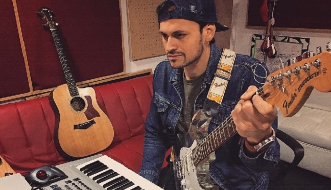 CRONICAS DE CUCUTA: 2139.- ANDRES CONTRERAS, UNA MEZCLA DE MUSICA