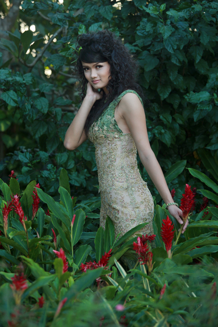 Myanmar Celebrities: Myanmar Actress Outdoor Portrait- Yadanar Pone