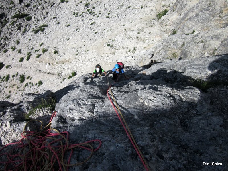 TRINI Y SALVA: Spigolo Alpini a la Pirámide del Col dei Bos, 2.400 m.