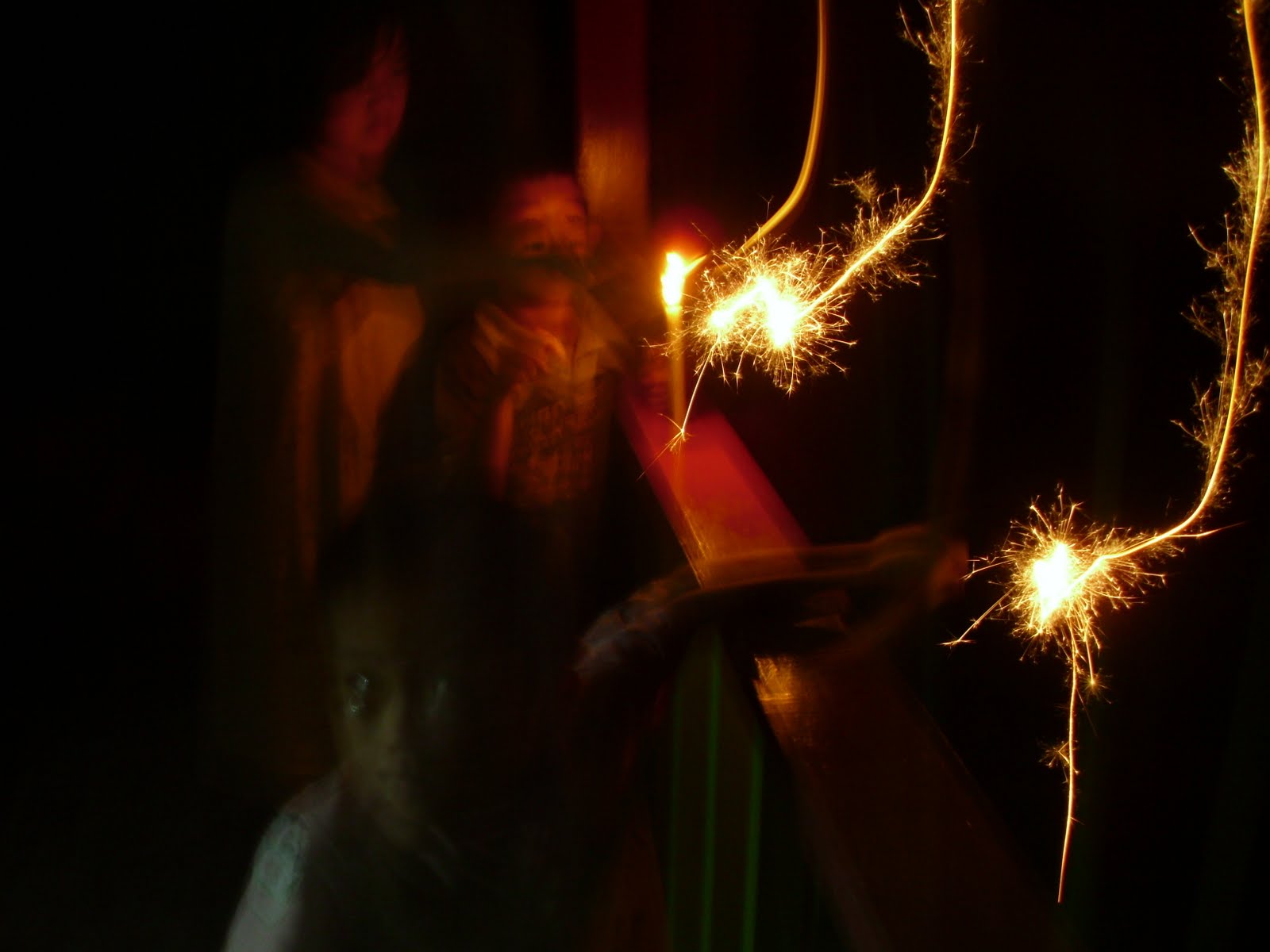 PERMATA ZULTIE: ANAK-ANAK DENGAN BUNGA API