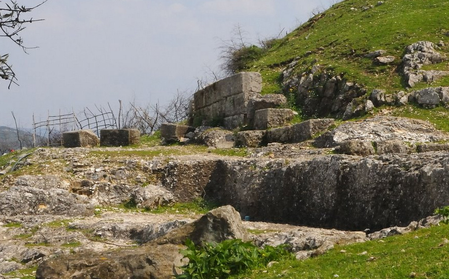 ArqueoLugares: NIKAIA / NICEIA prox. Kremenar. Ballsh. Albania.