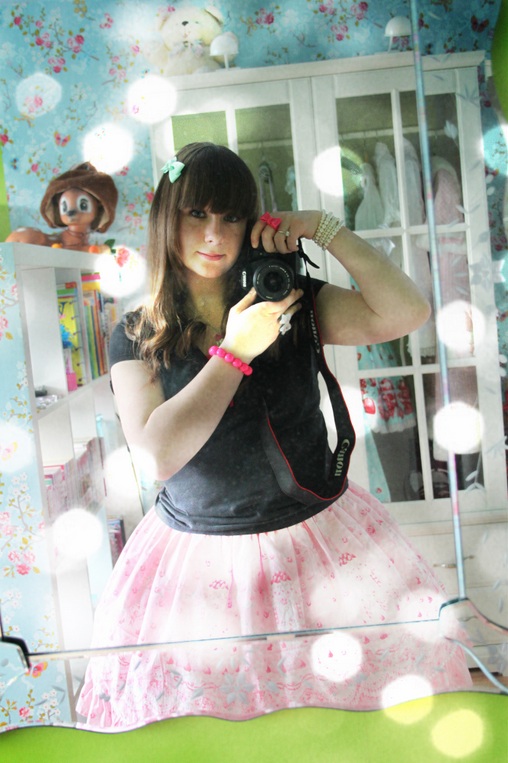 Lolita Wonderland: Casual Loli for a Video Roomtour