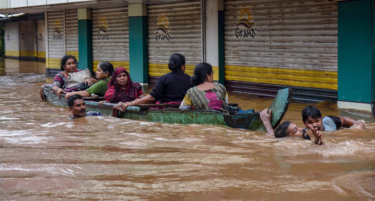 Kerala Flood Heroes Hands Those Pulled People Back To Life Pixelshots