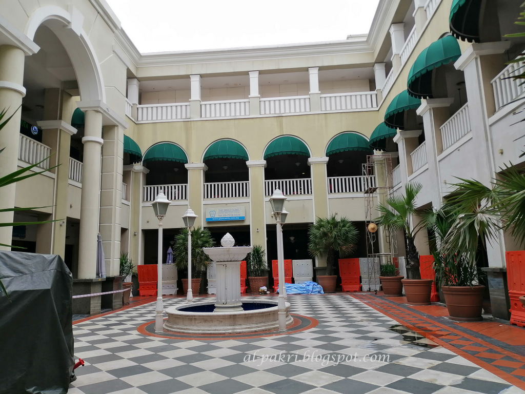 orangbukit: The Courtyards @ the Curve