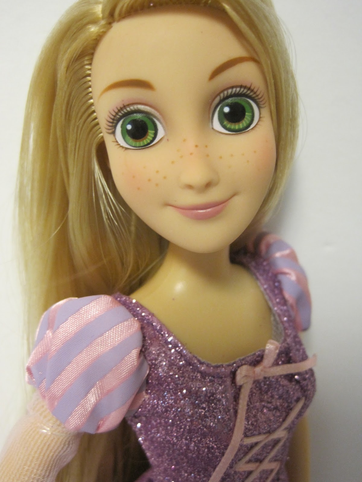 Never Grow Up: A Mom's Guide to Dolls and More: 2016 Disney Store ...