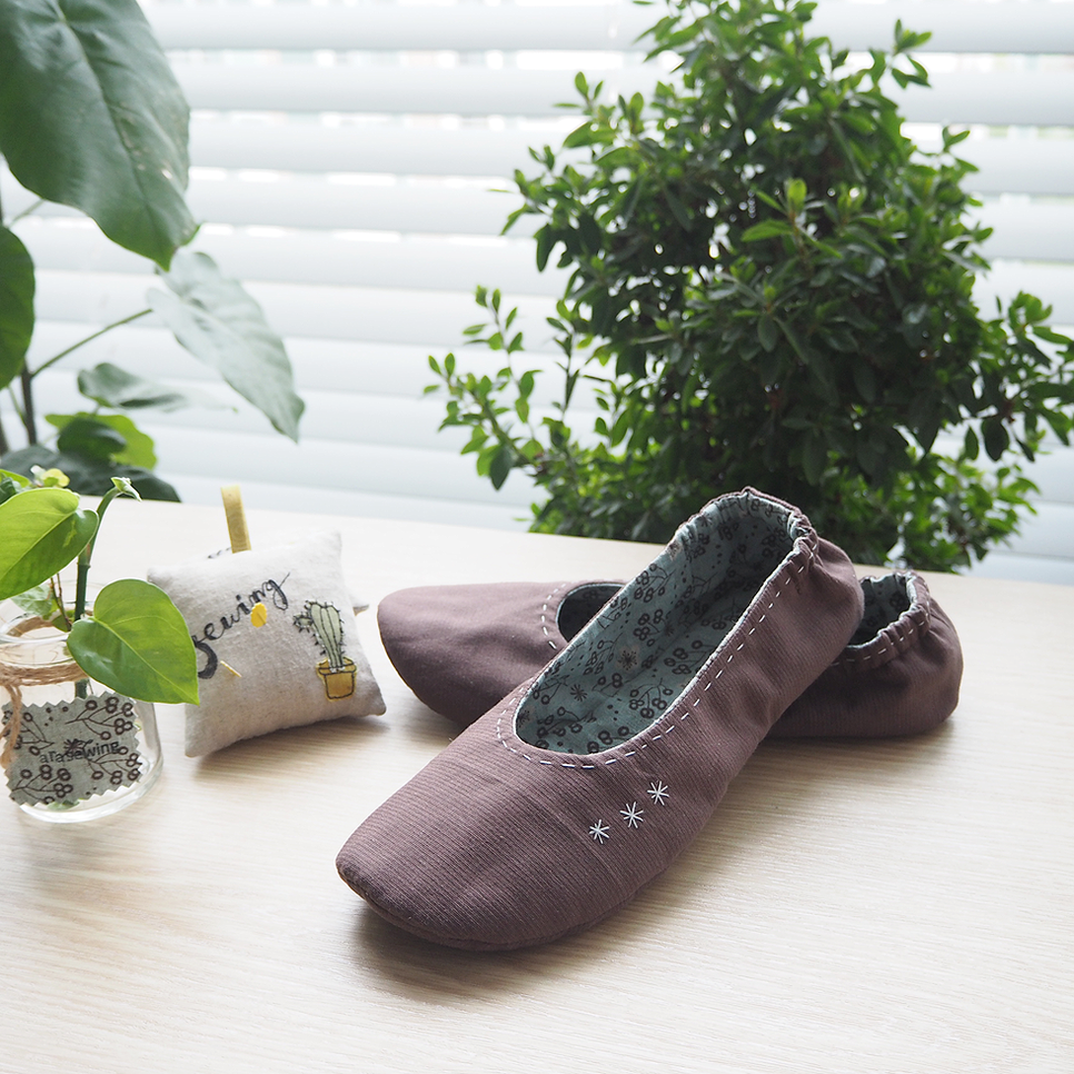 DIY Fabric Slippers, Sewing Idea ~ Free-Tutorial.net