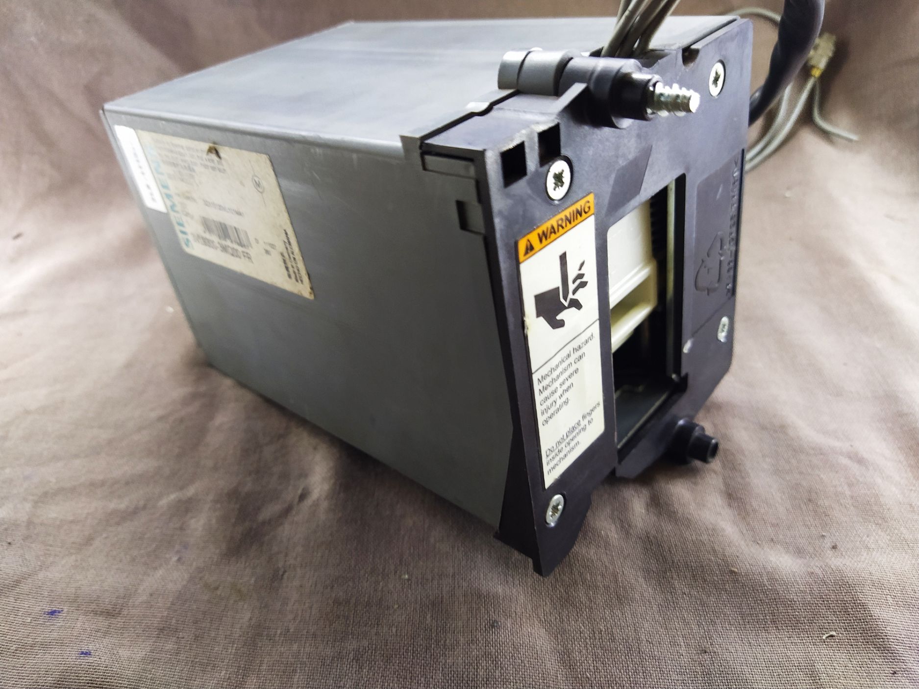 SIEMENS 3VL9300-3MQ00 FR MOTOR DRIVE SPRING-LOADED CIRCUIT BREAKER