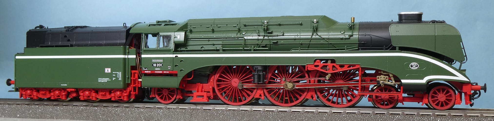 東ドイツ国鉄 DR 高速試験用機関車 BR 18 201号機 (ROCO 69218)