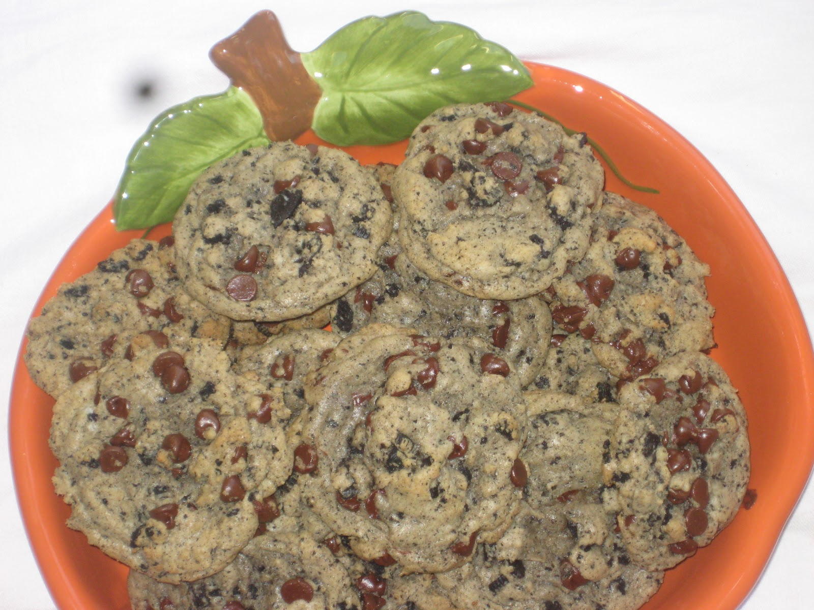 A Pinch of Garlic: Oreo Chocolate Chip Cookie Cookies