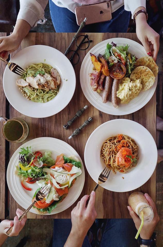 Platform 1094: Harry Potter Themed Cafe - Is It Really Worth The Hype ...