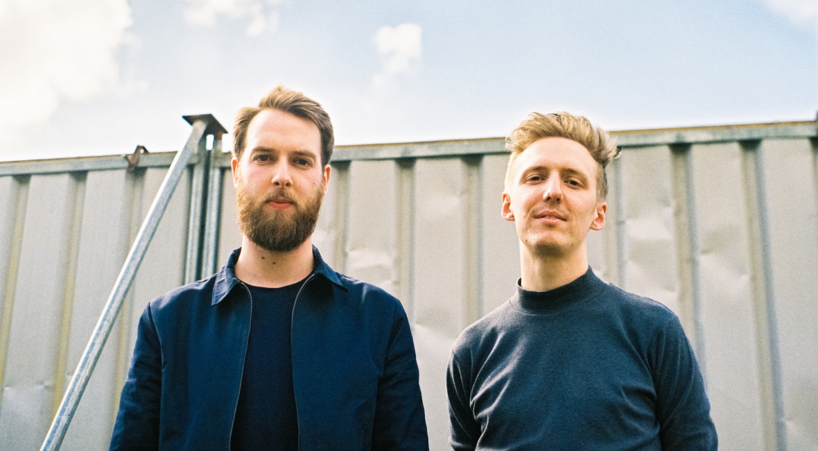 Honne covers Jamie XX's "Loud Places" for BBC Radio 1's Piano sessions