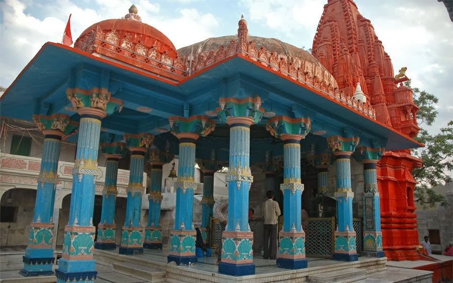 Brahma Temple of Pushkar in Rajasthan State !! Famous Mandir of Vishnu ...