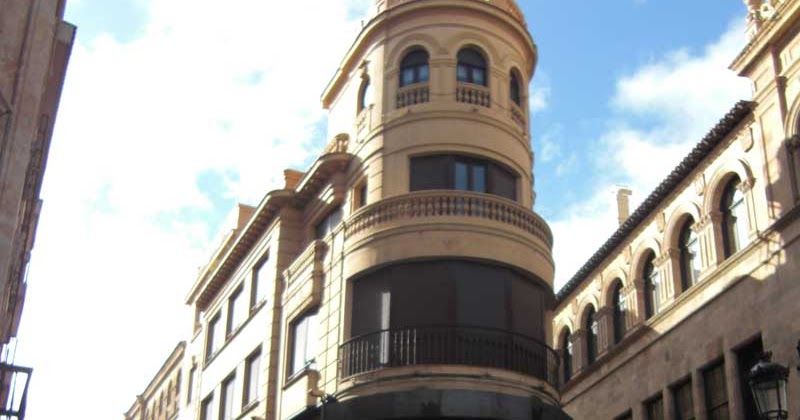 Salamanca tierra mía: Edificio para César Real de la Riva
