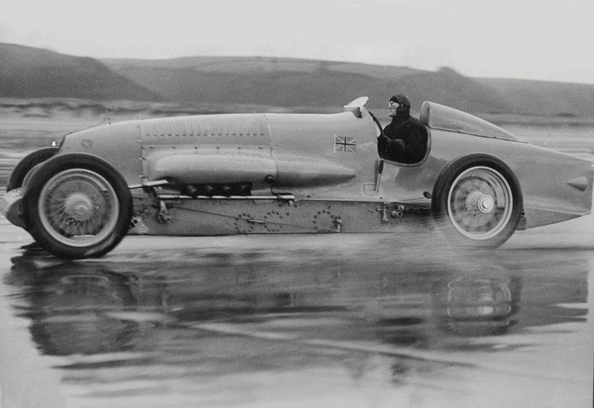 Amazing Photographs of Sir Malcolm Campbell With His Stunning Blue Bird ...