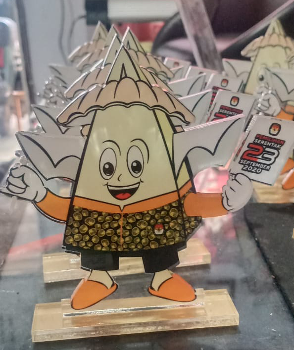 Contoh Cetak Maskot / Plakat Akrilik KPU Tanjungbalai - Percetakan ...