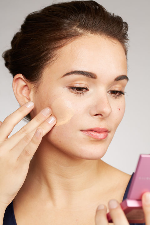 Your Step-By-Step Guide to Covering Acne With Makeup
