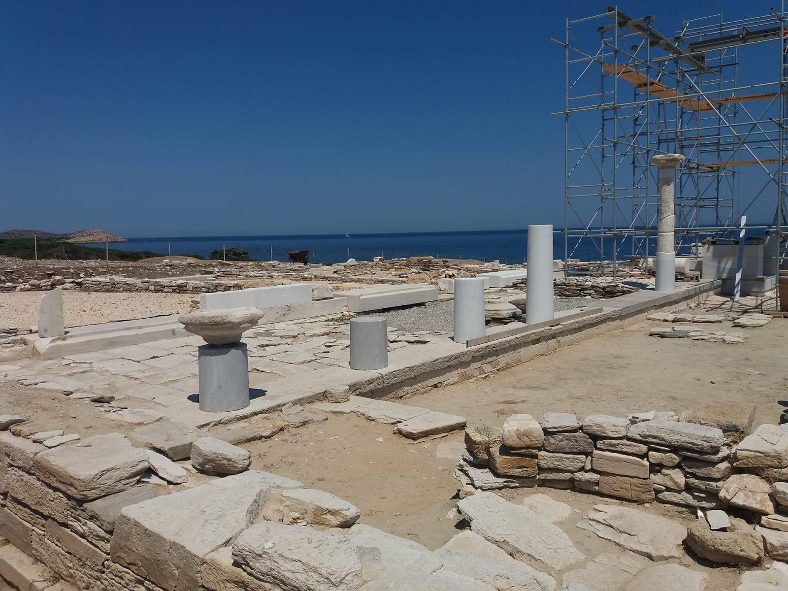 Ταξιδεύοντας στο παρόν: Δεσποτικό Κυκλάδων, το ιερό του Απόλλωνα