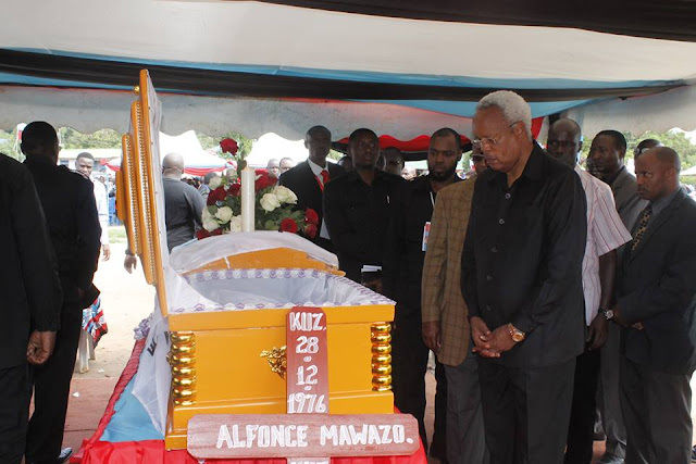 Marehemu Alphonce Mawazo Aagwa Rasmi Jijini Mwanza......Lowassa Atoa ...