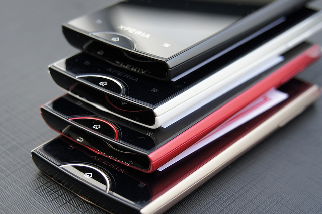 Sony Ericsson: Hands-on pics of the Xperia ray in all four colours