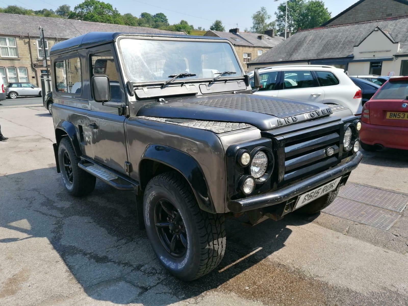 Landrover Defender: LAND ROVER DEFENDER 90 300TDI SW SOLID CHASSIS + 300TDI