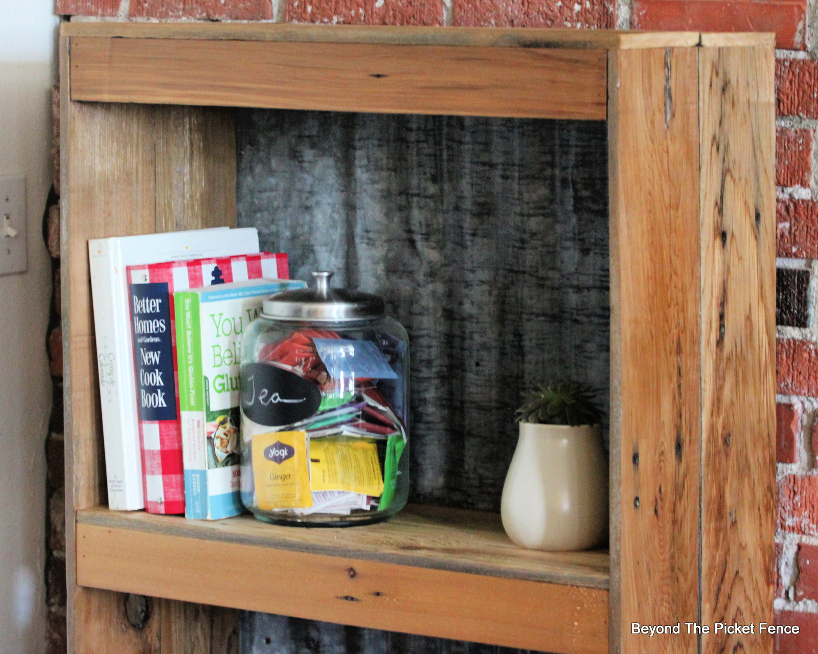 Beyond The Picket Fence: Rustic Farmhouse Bookshelf