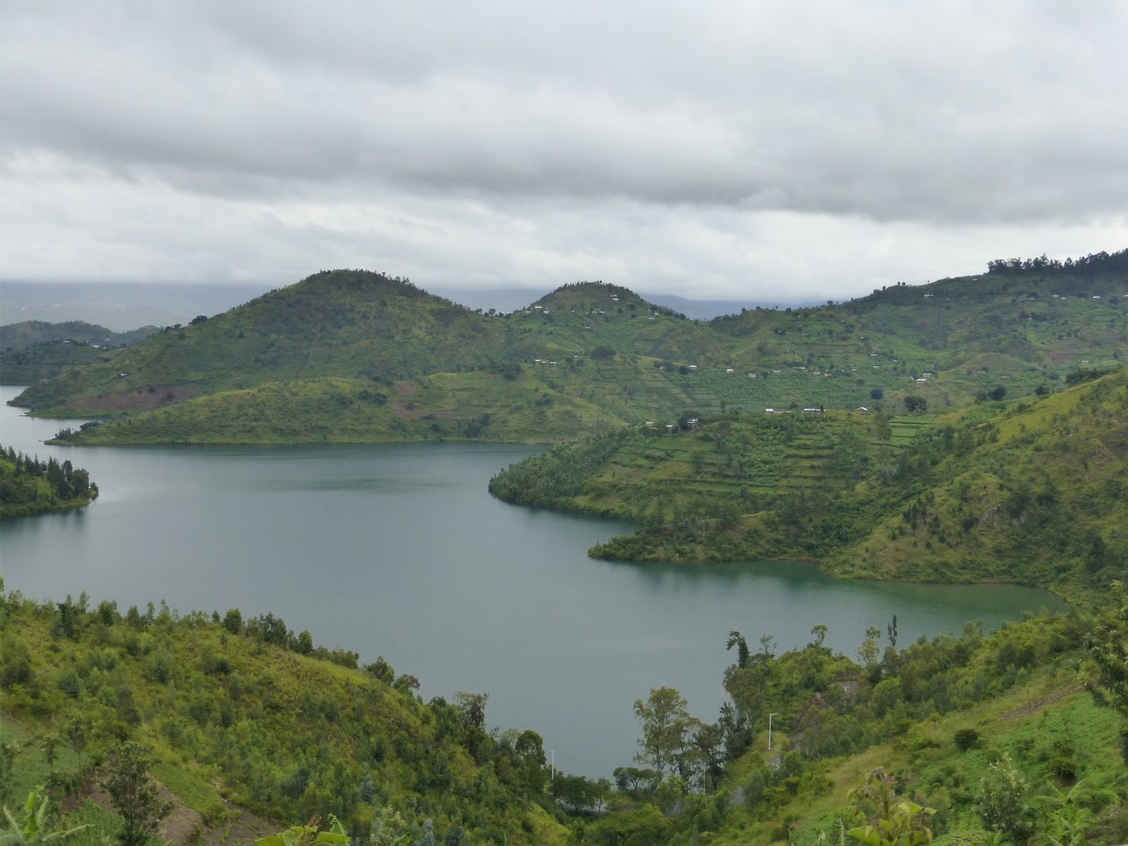 Budget travel in Rwanda. Lake Kivu.