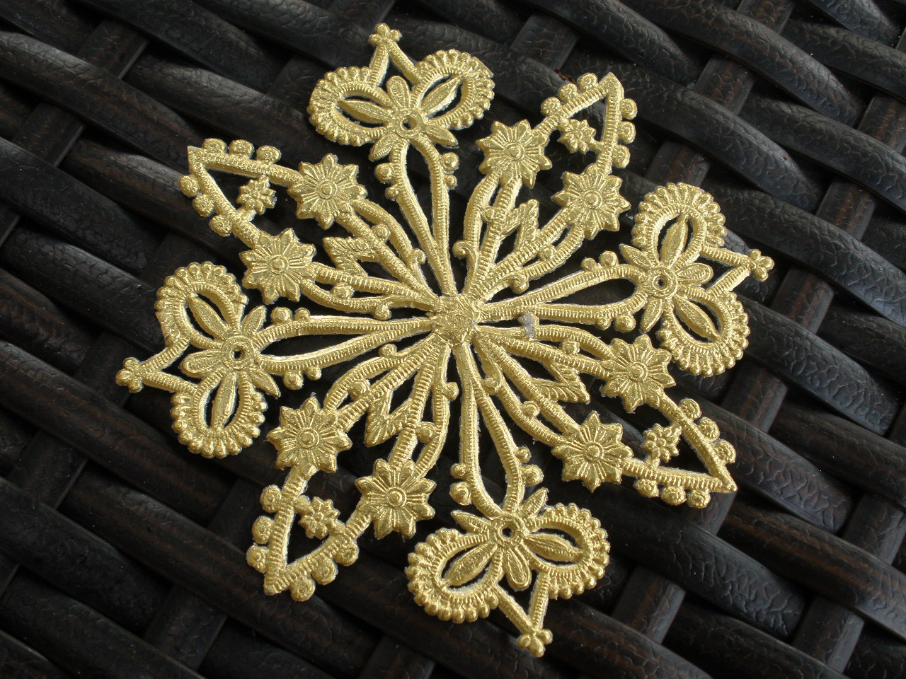 MARIETTE'S BACK TO BASICS: {Our 8 Dresden Snowflake Rosettes from Germany}
