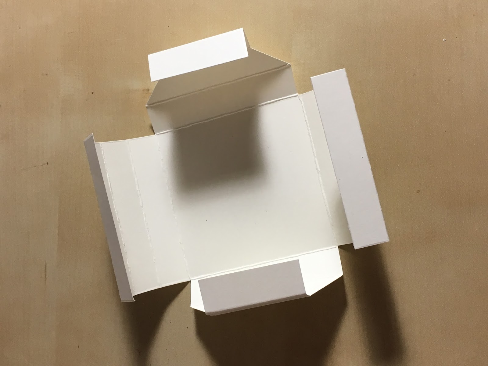 Ditjes en datjes: Making paper frames.