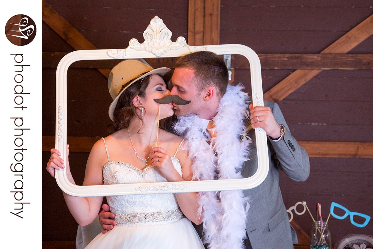 Phodot Photography Studio Blog: Rustic Barn & Vineyard Outdoor Wedding ...