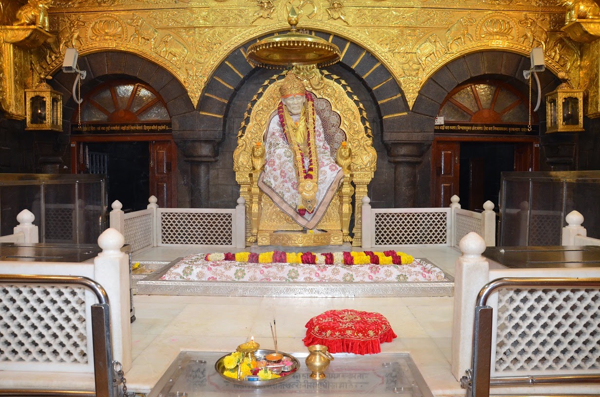 Sai Picture gallery: Sai Darshan- Baba - As seen in Samadhi mandir on ...