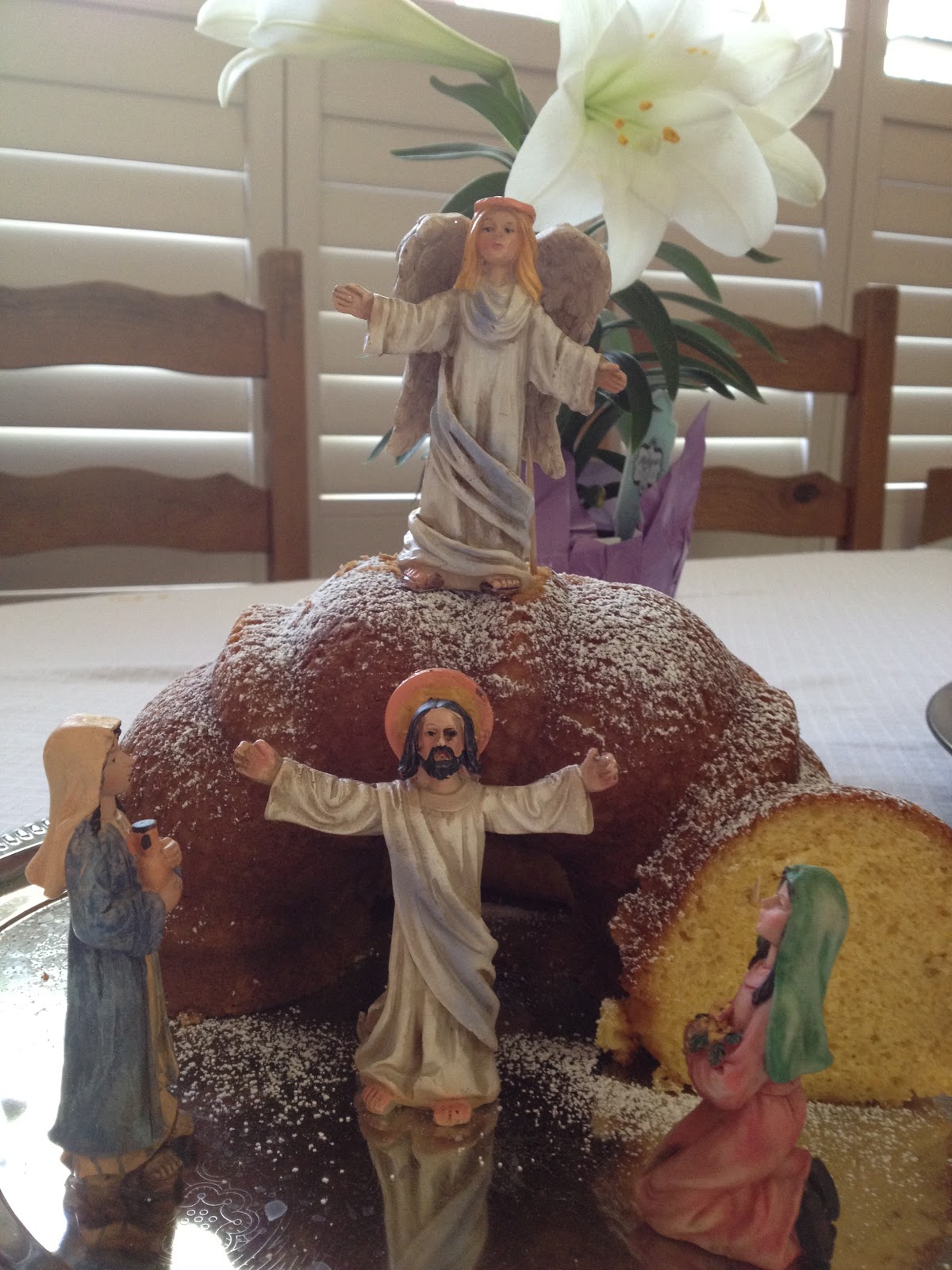 Family At The Foot Of The Cross: 5 Ways to Keep the Meaning of Easter