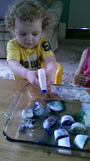 Munchkin and Bean: Frozen Fizzy Cubes