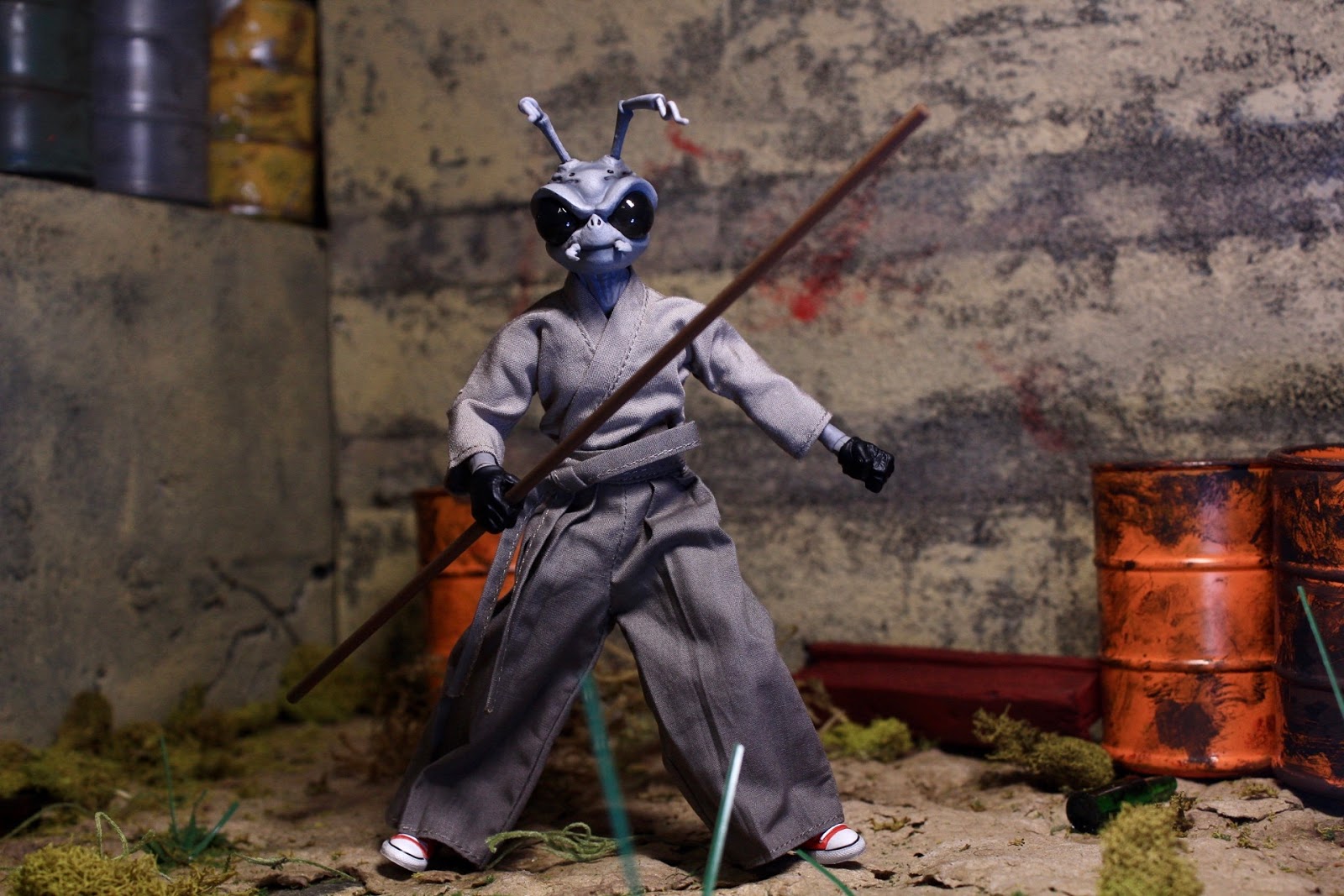 CobraShadowJoes: Mezco Toyz Exclusive Lone Roach and Grub Figure Review