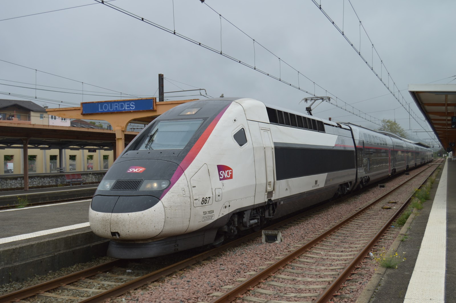 LA PASSION DU TRAIN: Rame Duplex récente à Lourdes