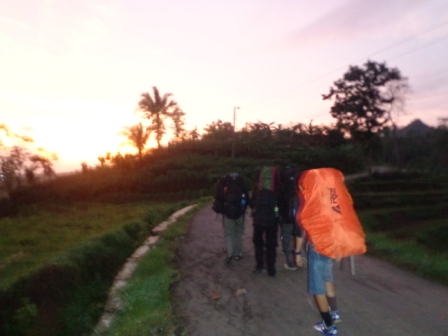 Perjalanan Menuju Puncak Gunung Sari Kebumen | MAPALINDU IAINU Kebumen