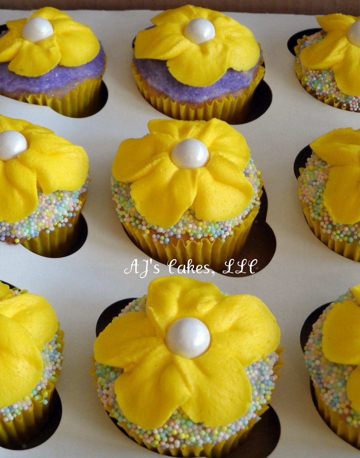 AJ's Cakes: Buttercream Flower Cupcakes!