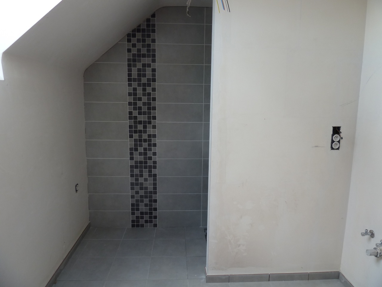 La Construction de notre Maison: Carrelage, plaintes et sanitaire (suite)