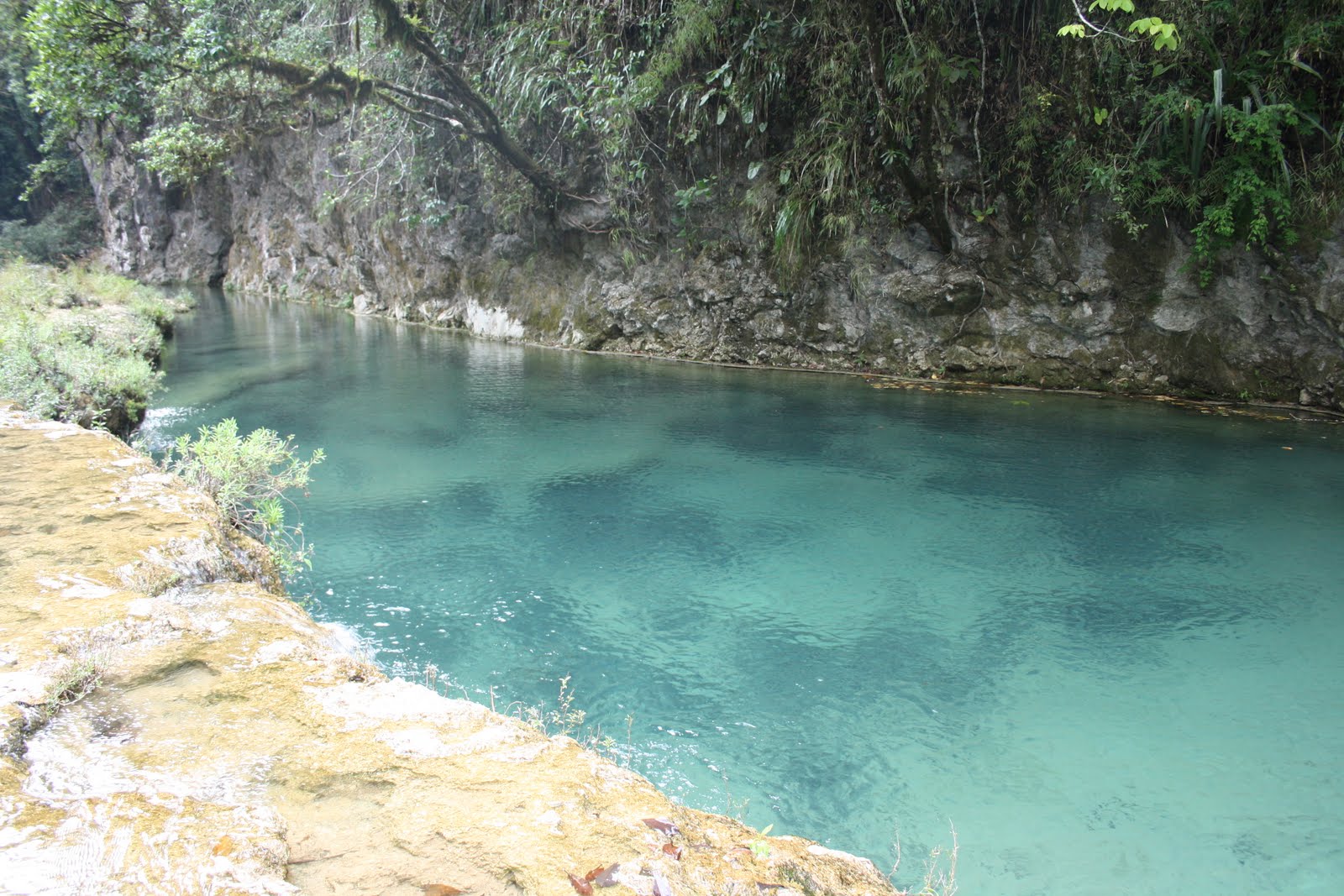 Linda's reiseblogg: Stearinlys i mørke huler og naturlige svømmebasseng