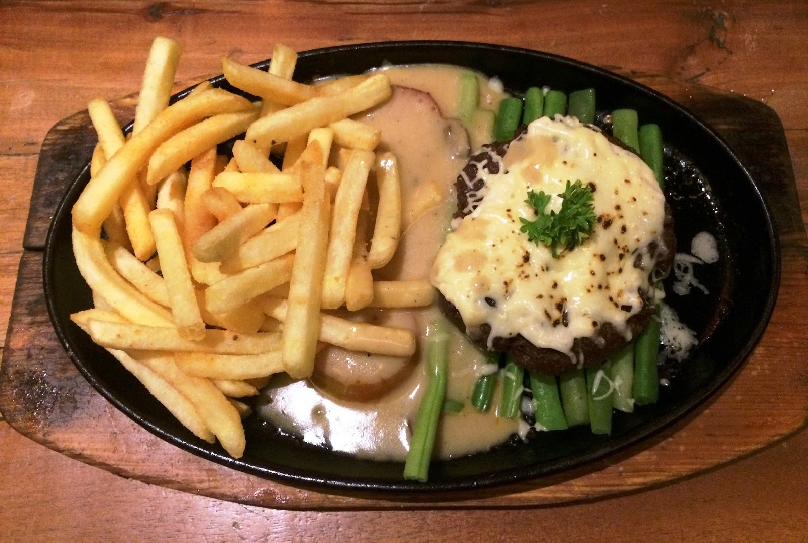 Inspirasikukeni: Karnivor, sensasi makan steak di kandang singa (*)