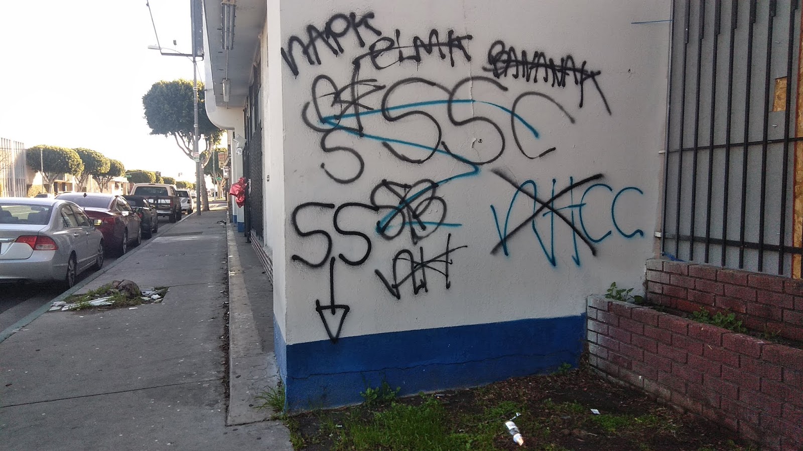 crip gangs graffiti: South side compton crip