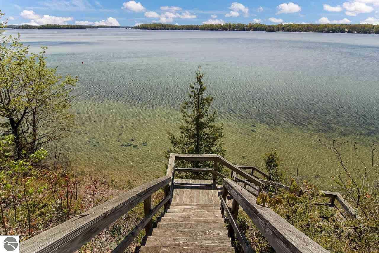 Sweet House Dreams: 1900 Lakefront Cape Cod in Traverse City, Michigan