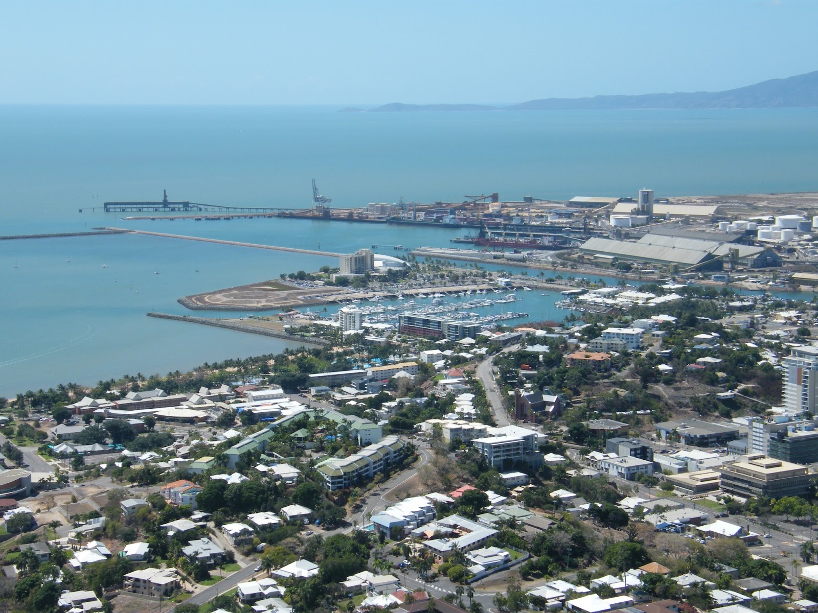 BJ and Noelle Travel Oz : Airlie Beach - Funny Dunny (Wunjunga ...