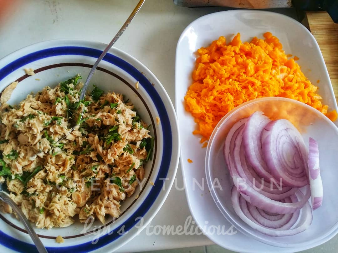 Cheesy Onion Tuna Bun | LYN'S HOMELICIOUS