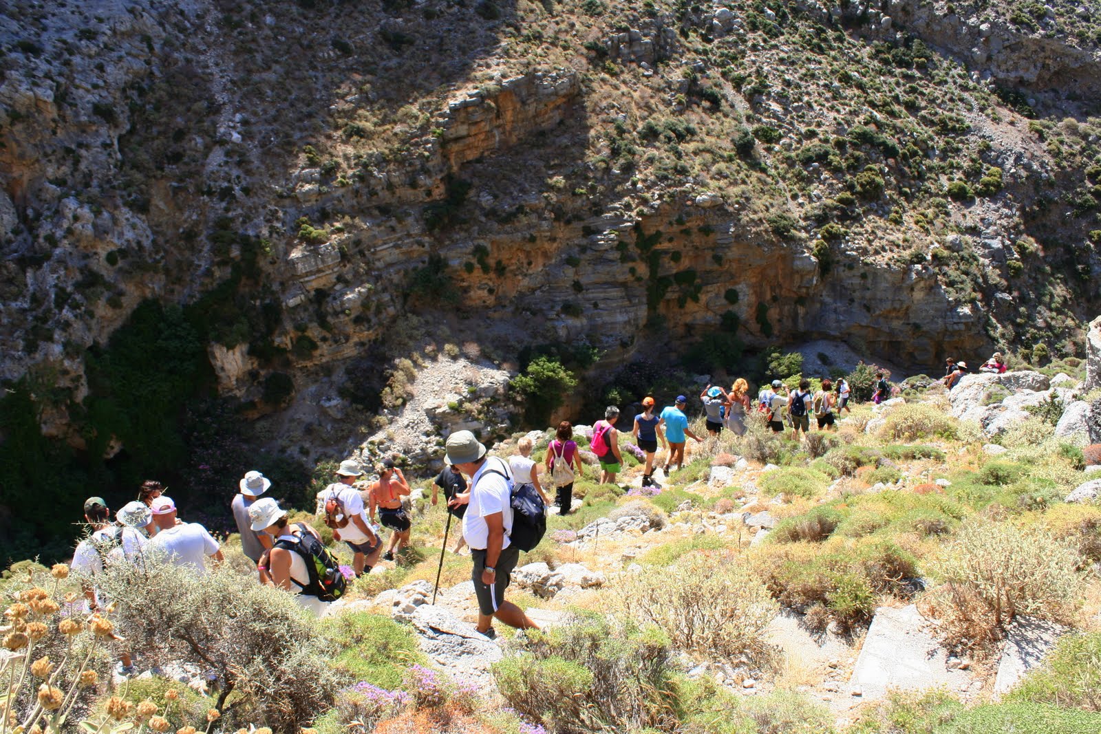 EXPLORE MOUNTAINS: ΚΟΥΡΤΑΛΙΩΤΙΚΟ ΦΑΡΑΓΓΙ (ΜΟΝΗ ΠΡΕΒΕΛΗ)