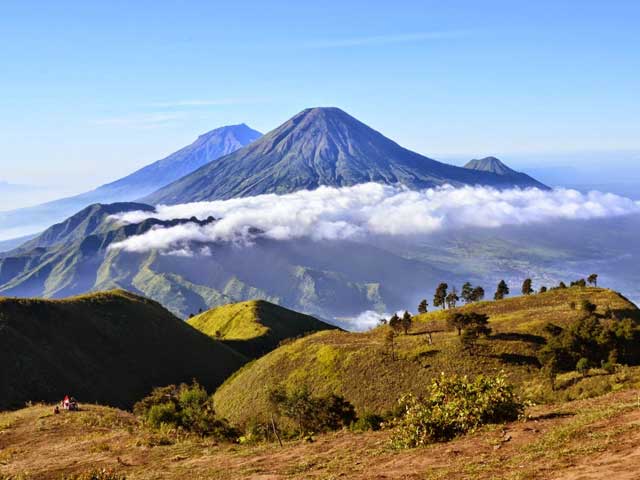 The beauty peak of Mount Prau - Tourism Gemza