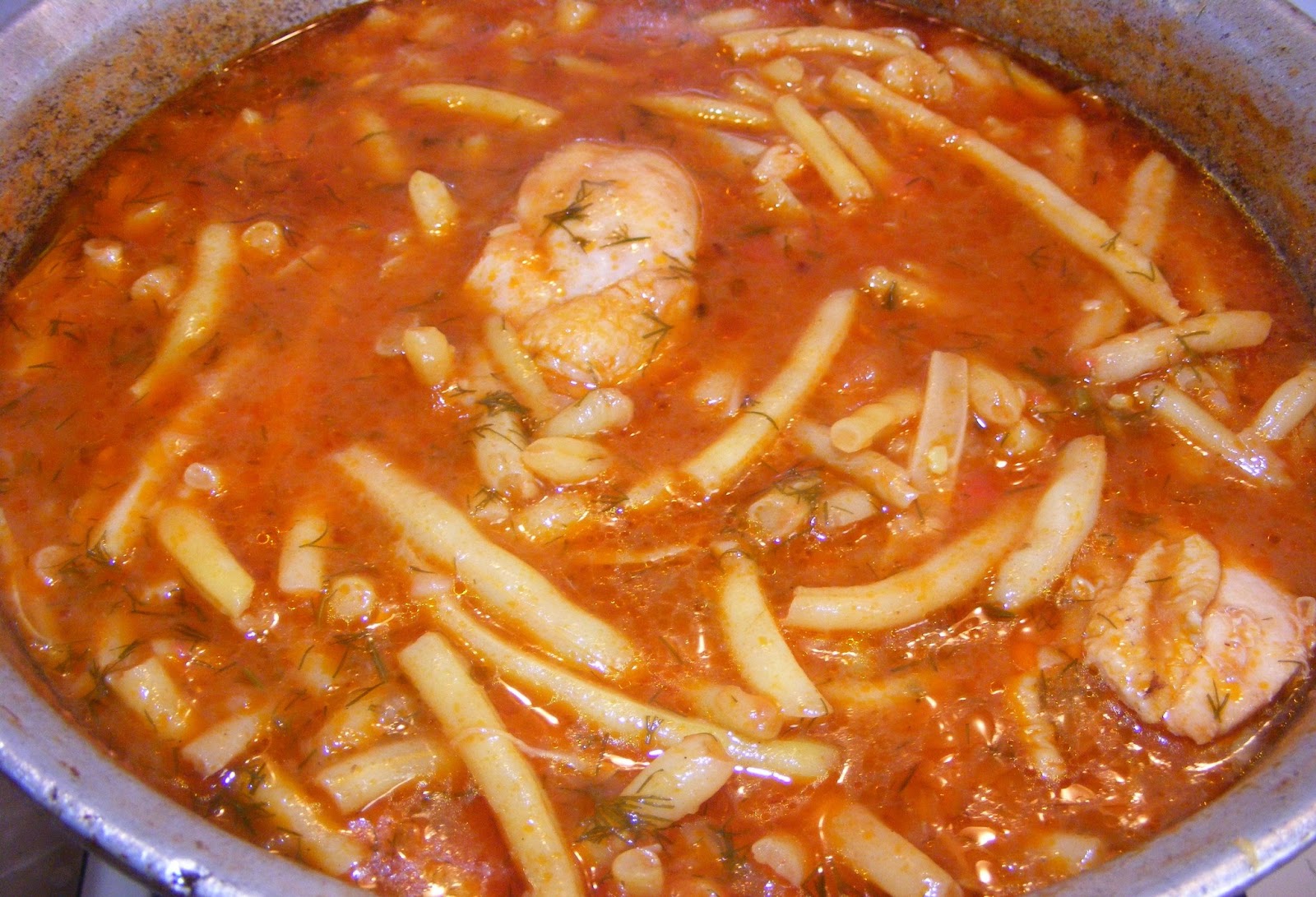 Mancare de fasole pastai cu carne de pui | Preparatedevis.ro