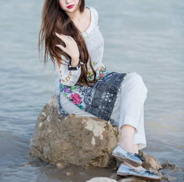 200+ Cool Stylish Attitude Alone Sad Girls Dpz for Whatsapp and ...